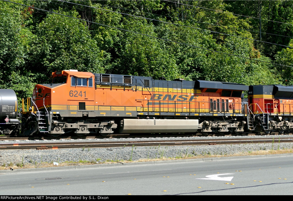 BNSF 6241 North at Bayside